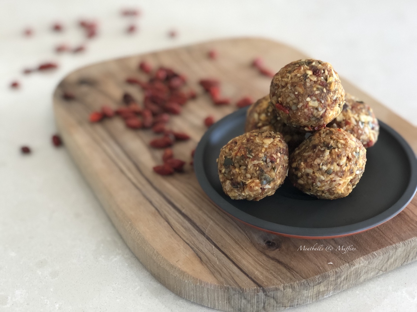 Gojis, Nuts & Seeds Protein Balls – Meatballs and Muffins